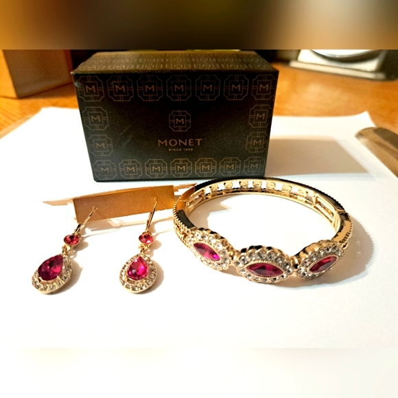 Monet | Jewelry | Vintage Monet Bangle Stretch Bracelet Earrings Set ...